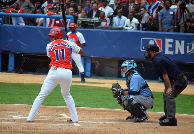 Photos from the Most Famous Baseball Game in Cuba