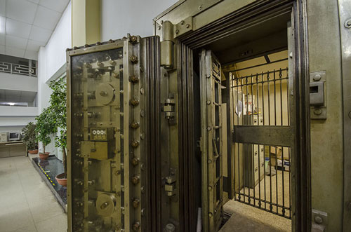 "Steel Piglets" of the Havana Banking District